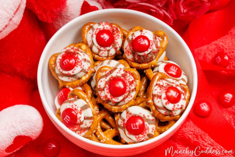 Simple Valentine’s Day Pretzels With Hugs | Munchy Goddess